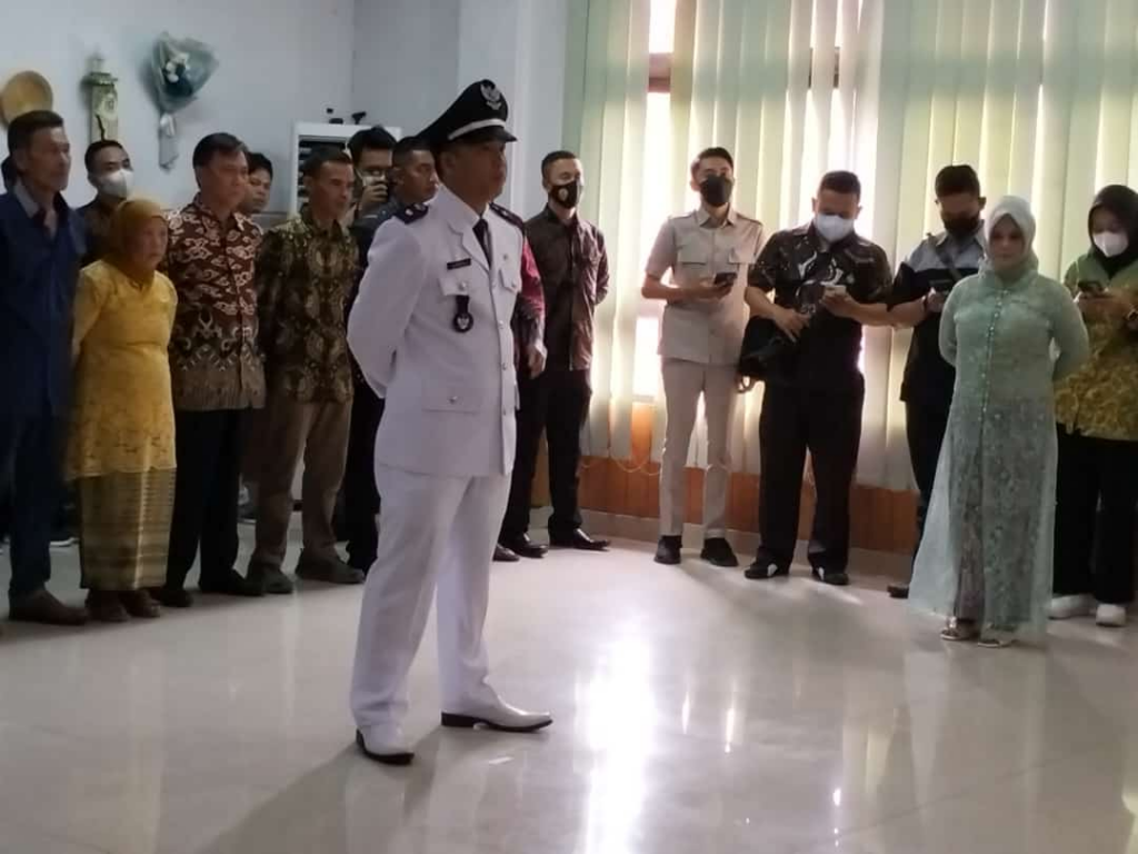 Plt Bupati Lantik Kades Dedi, Manfaatkan Teknologi Digital Desa Bagi ...